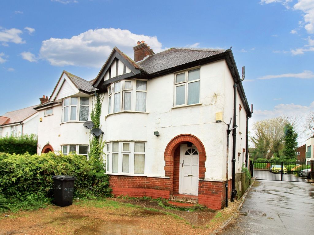 3 Bed Semi Detached House For Sale In Cressex Road High Wycombe Hp12