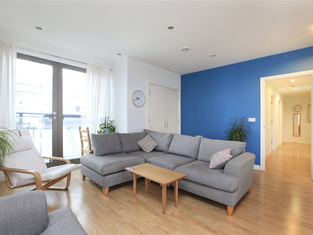 2 bed flat to rent in Oak Square, Stockwell, London SW9 - Zoopla