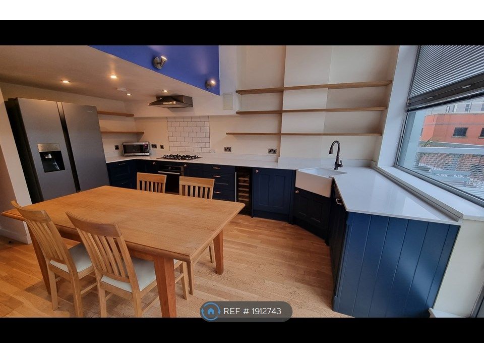 2 bed flat to rent in Connect House, Manchester M4, £1,500 pcm - Zoopla