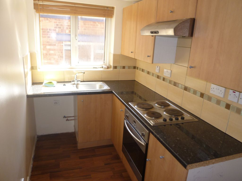 1 bed flat to rent in Reginald Street, Luton LU2, £850 pcm - Zoopla