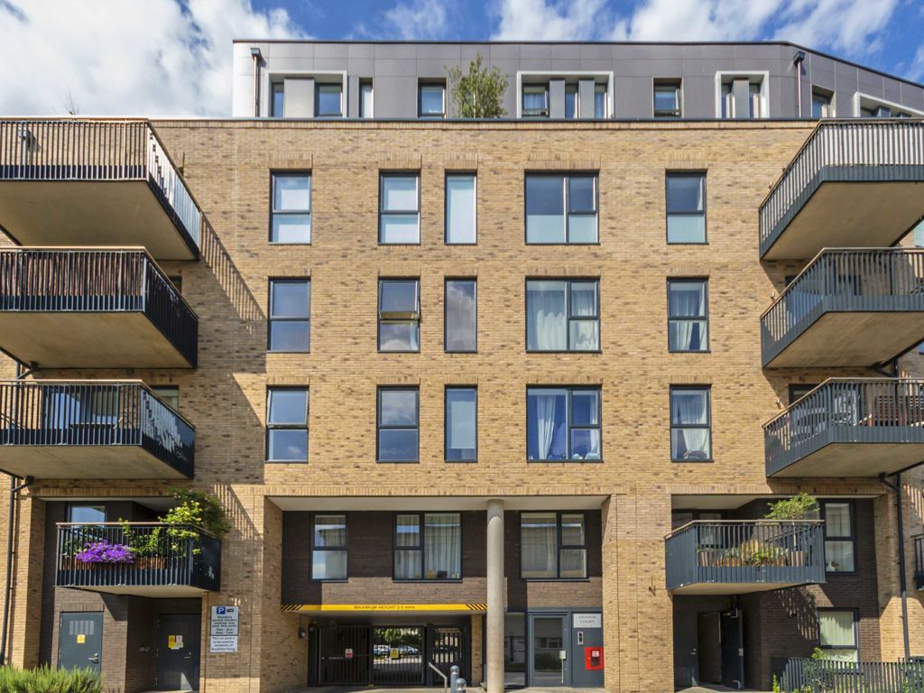 1 bed flat to rent in Trinity Way, London W3, £1,850 pcm - Zoopla