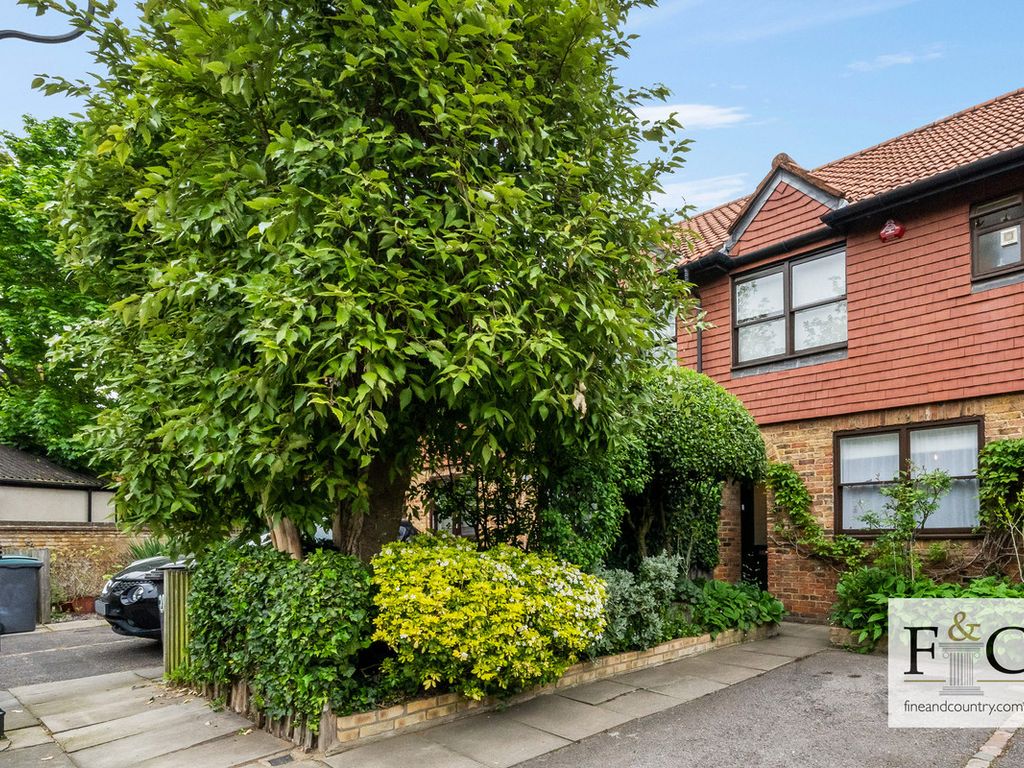 2 bed terraced house for sale in Toyne Way, London N6 - Zoopla