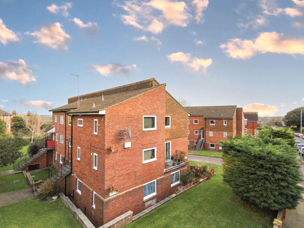 2 bed flat for sale in The Conifers, Eastbourne BN21 - Zoopla