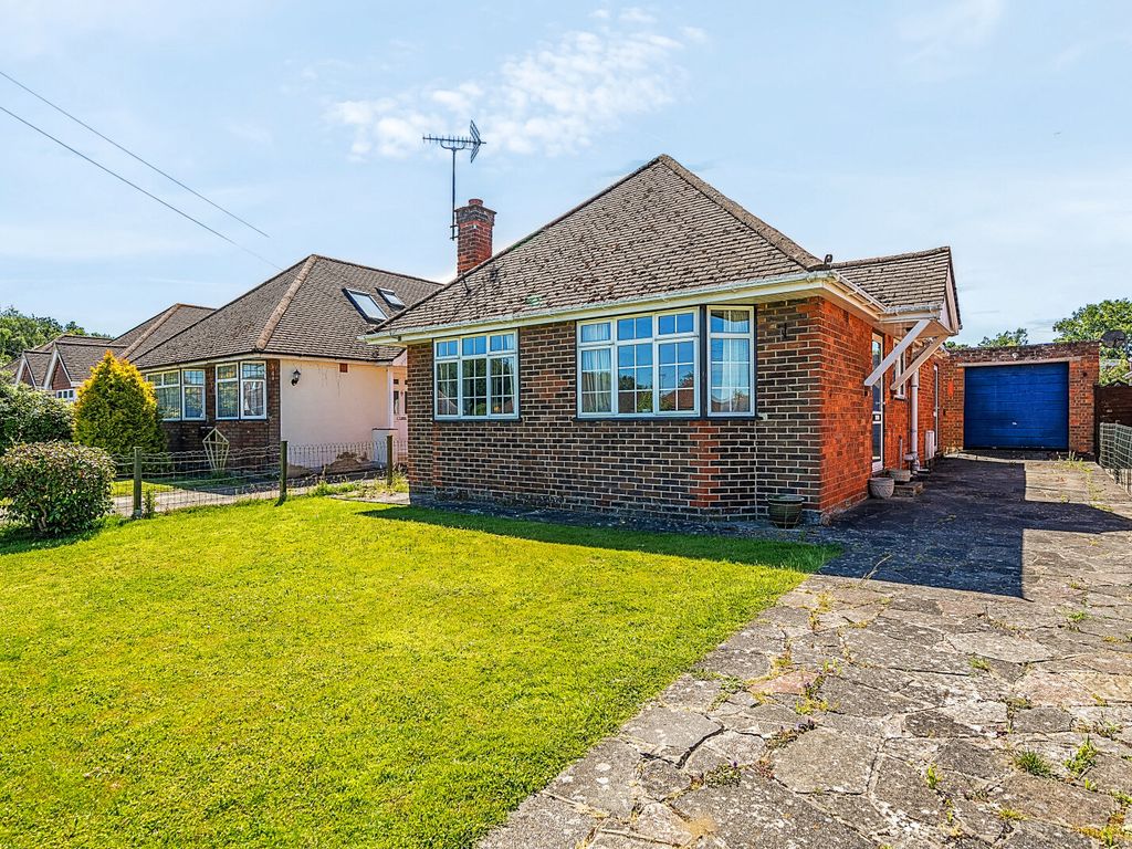 3 bed bungalow for sale in Louis Fields, Fairlands, Guildford GU3, £ ...