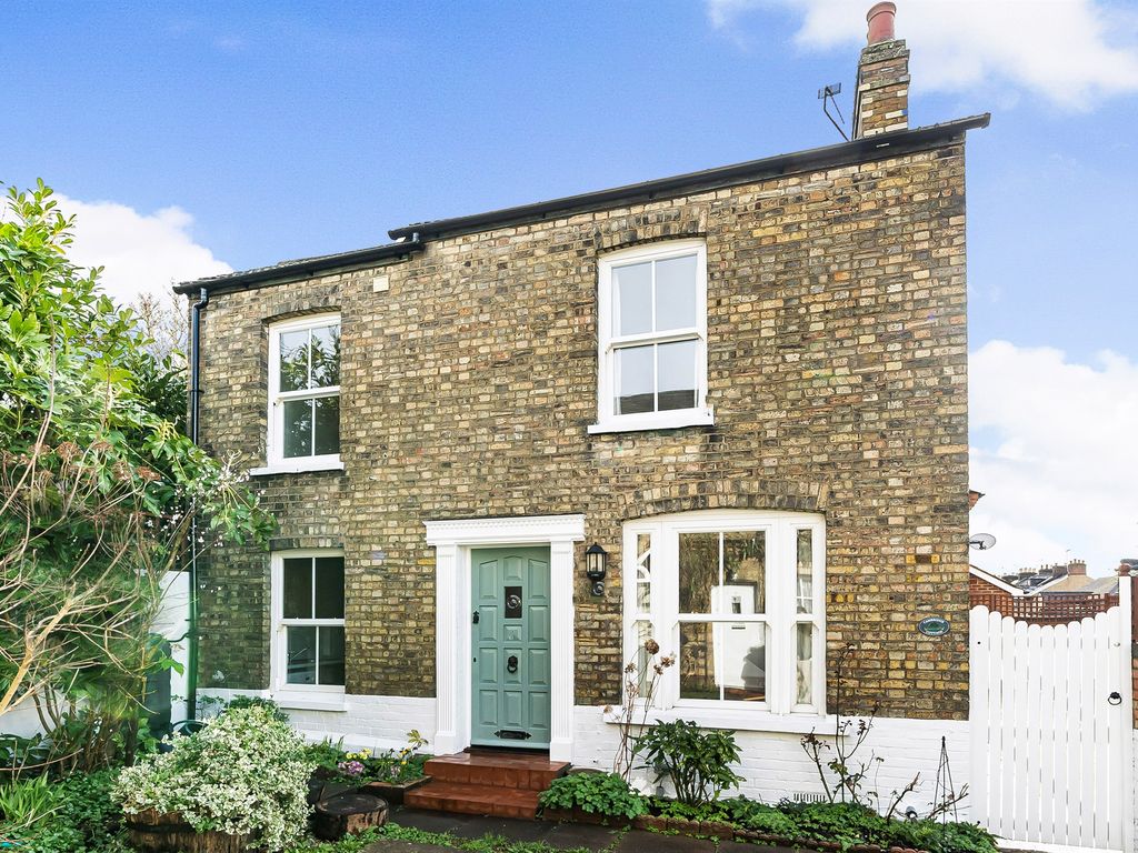 2 Bed Detached House For Sale In Cambridge Terrace Berkhamsted Hp4 £