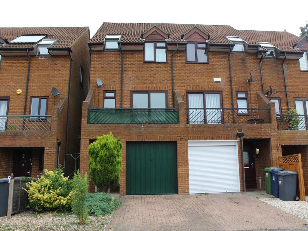 2 bed end terrace house to rent in Mylne Close, High Wycombe HP13, £ ...