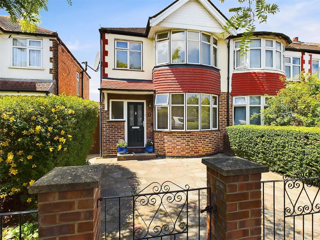 3 Bed Semi Detached House For Sale In Barmouth Avenue Perivale