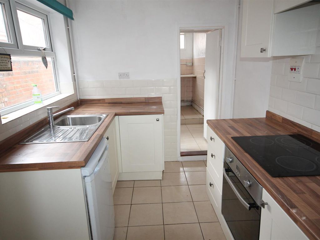 3 bed terraced house to rent in May Road, Lowestoft NR32, £825 pcm - Zoopla