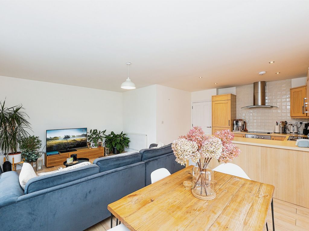 2 bed flat for sale in Baker Close, Brampton, Huntingdon PE28 - Zoopla