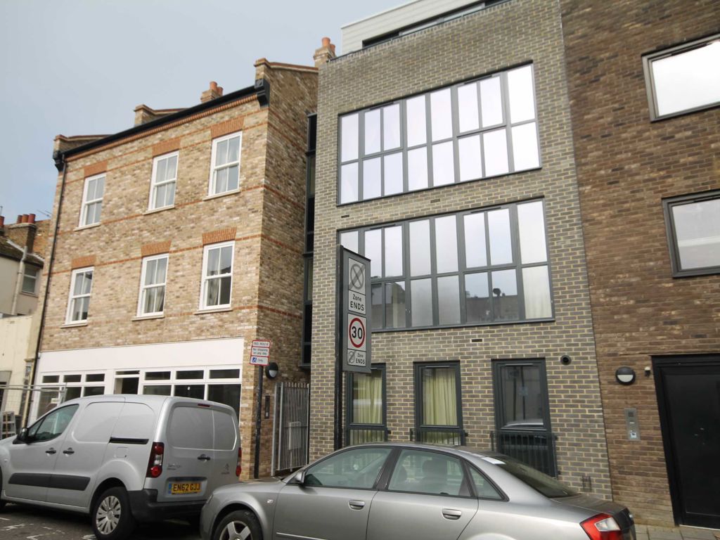 1 bed flat to rent in Warham Street, London SE5, £1,898 pcm - Zoopla