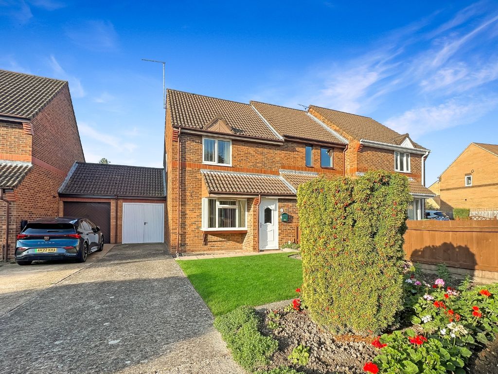 3 Bed End Terrace House For Sale In Lucerne Close Cherry Hinton