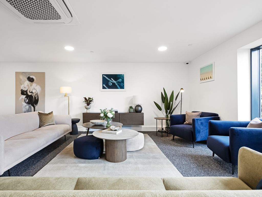 2 bed flat to rent in Hunslet Hosue, Station Road, Corby ...