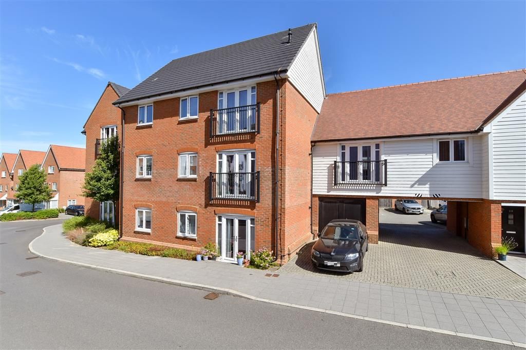 2 bed flat for sale in Pondtail Walk, Faygate, Horsham, West Sussex ...
