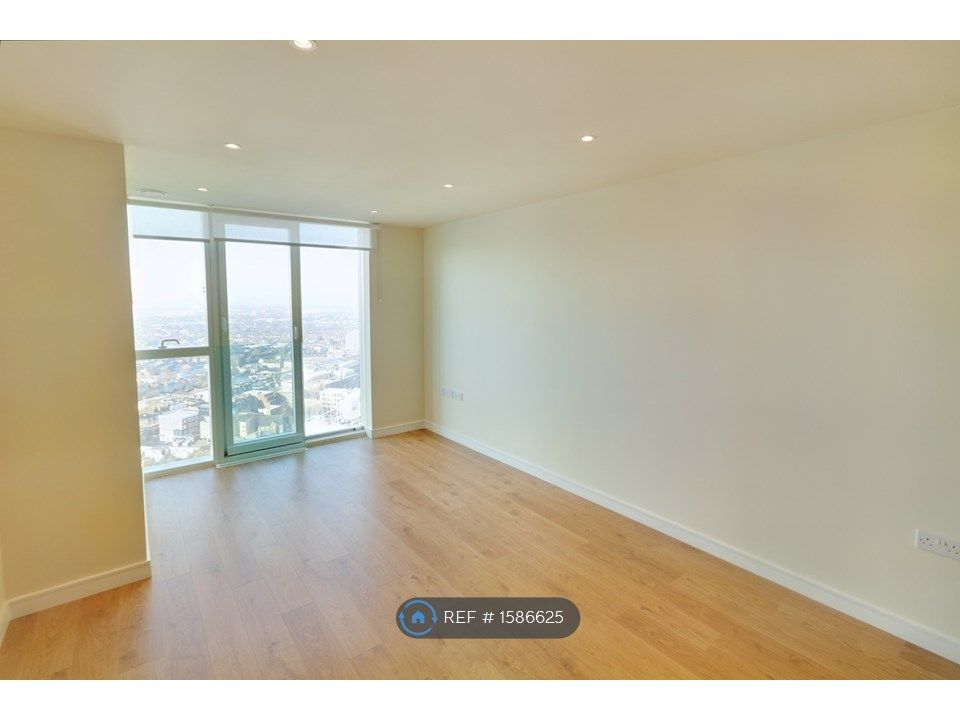 2 bed flat to rent in Pinnacle Apartments, Croydon CR0 - Zoopla