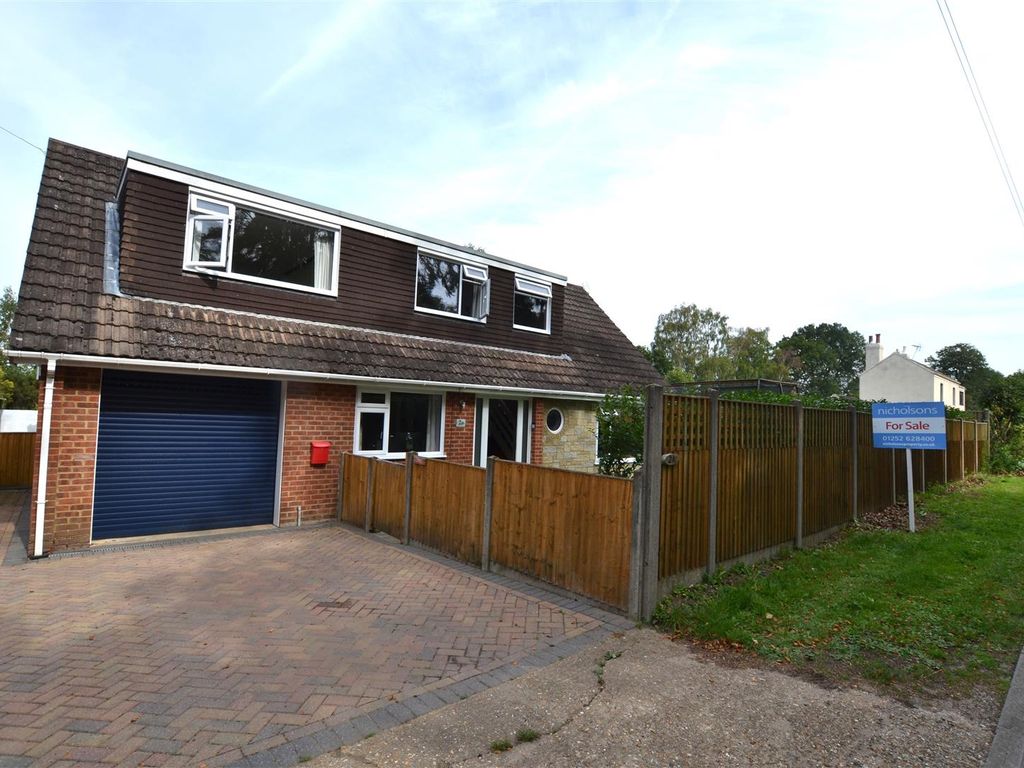 4 bed detached house for sale in Elvetham Road, Fleet GU51, £650,000 ...