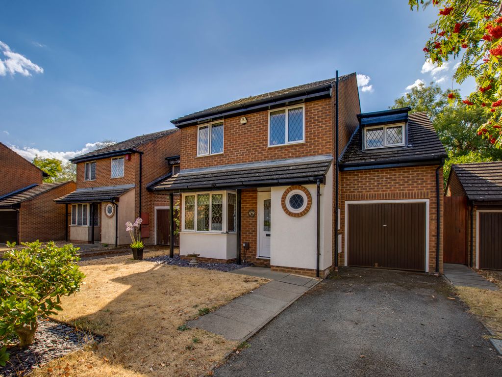 4 bed detached house for sale in Brearley Close, Uxbridge, Greater ...
