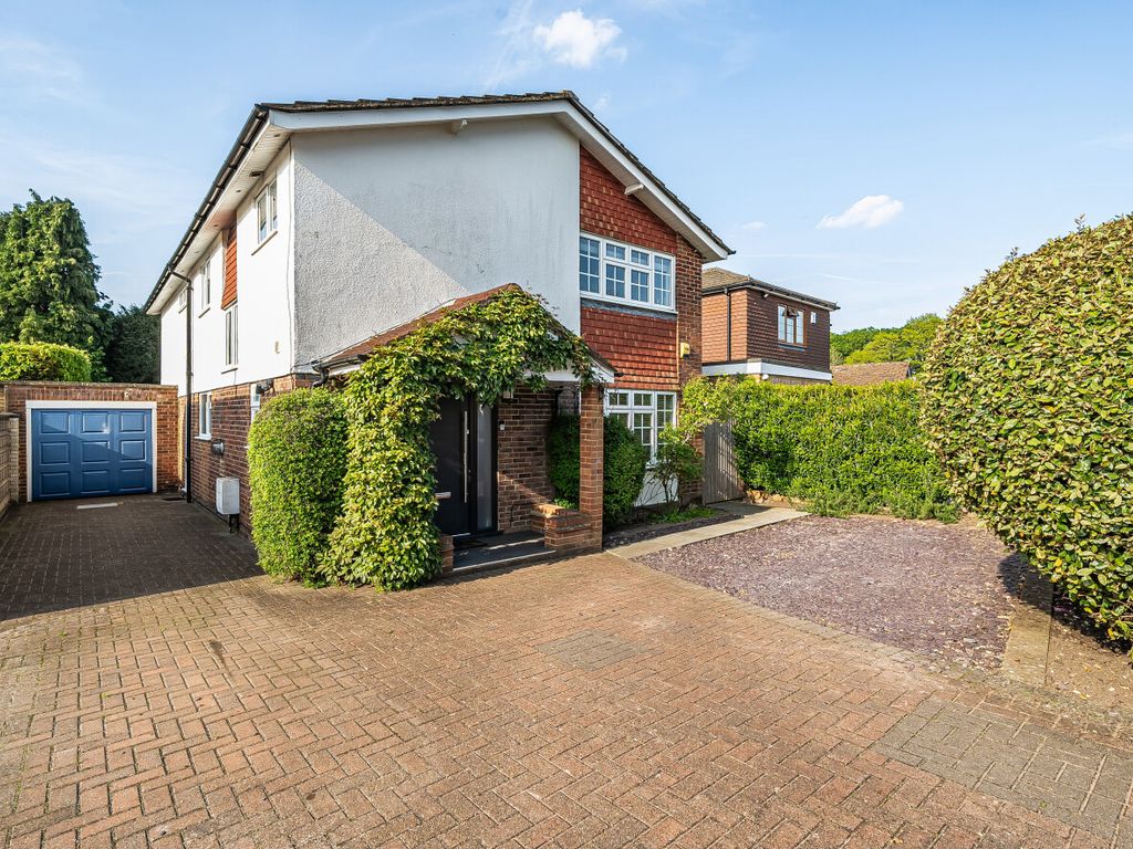 4 bed detached house for sale in Mayford, Woking, Surrey GU22, £875,000 ...