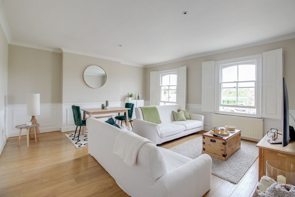 2 bed flat for sale in Lake Street, Leighton Buzzard LU7 - Zoopla