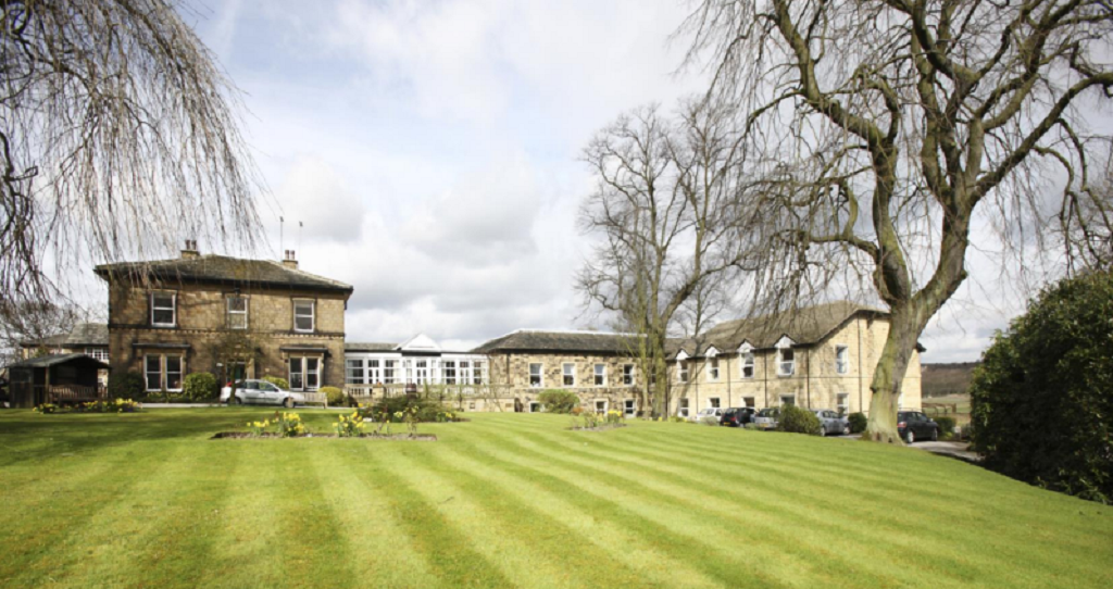 Hotel to let in Old Hall Road, Batley WF17, £120,000 pa - Zoopla