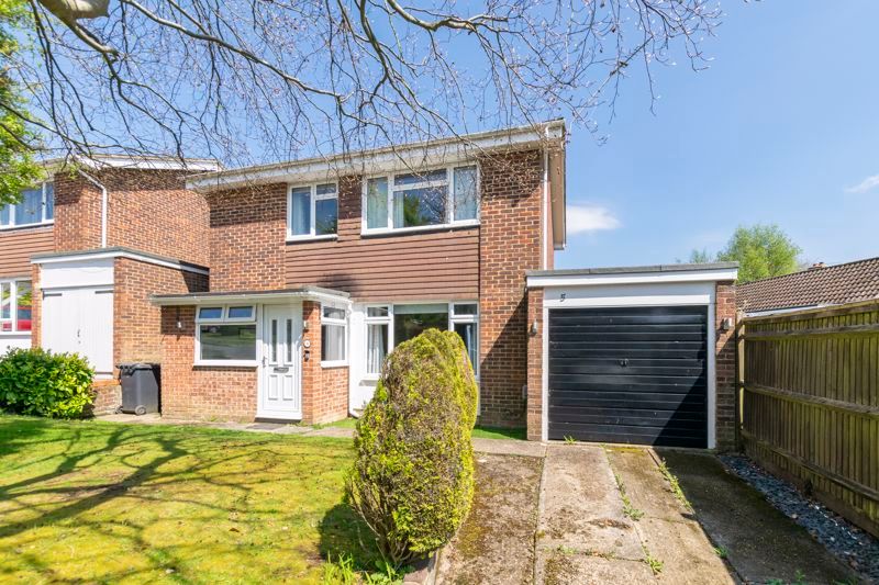 3 bed detached house for sale in Manor Way, Crowborough TN6, £450,000 ...