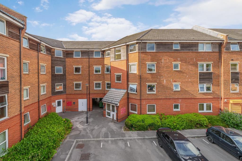 2 bed flat for sale in Swindon, Wiltshire SN1, £150,000 - Zoopla