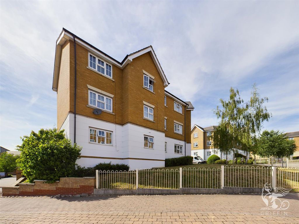 2 bed flat for sale in Kendal, Purfleet RM19 - Zoopla