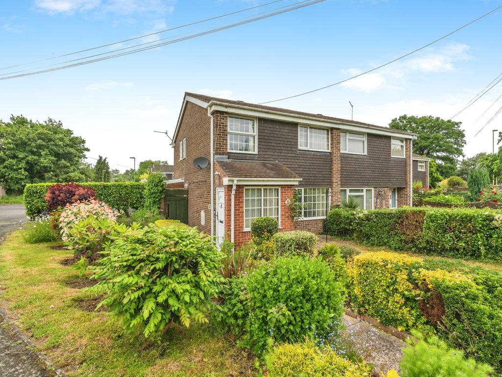 3 bed semi-detached house for sale in Court Close, Calmore, Southampton ...