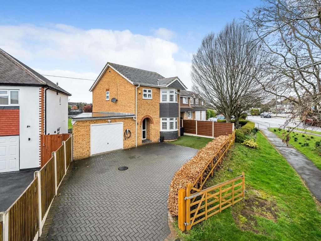 2 Bed Detached House For Sale In Lunsford Lane Larkfield Aylesford