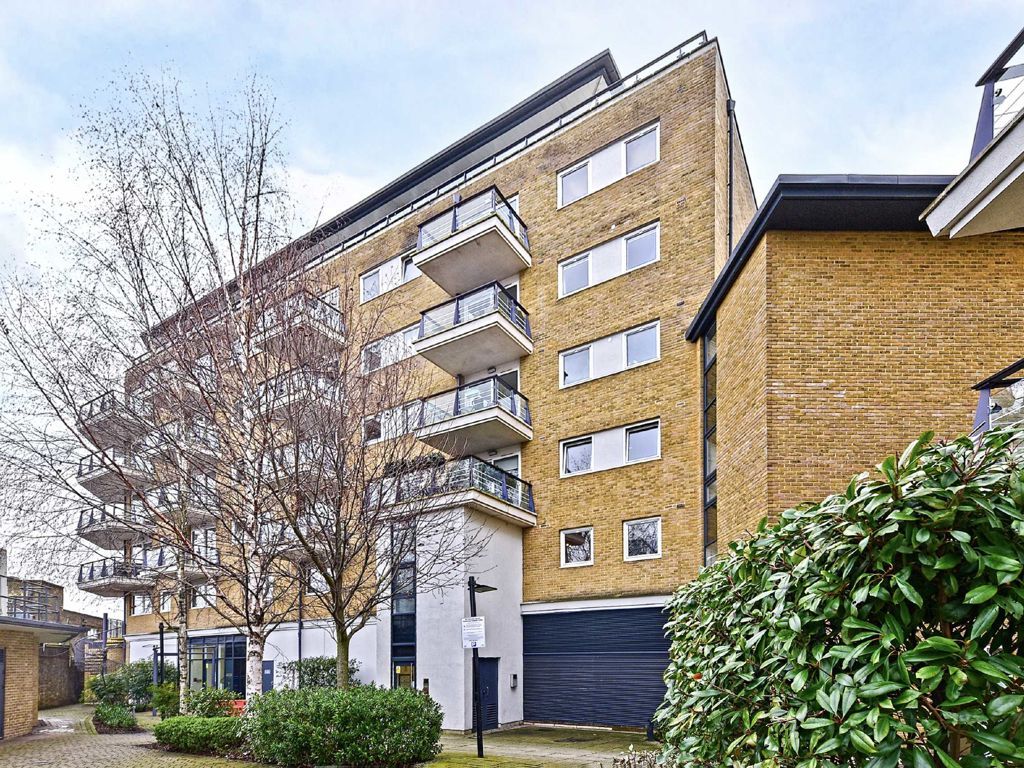1 bed flat to rent in Smugglers Way, London SW18, £1,400 pcm - Zoopla