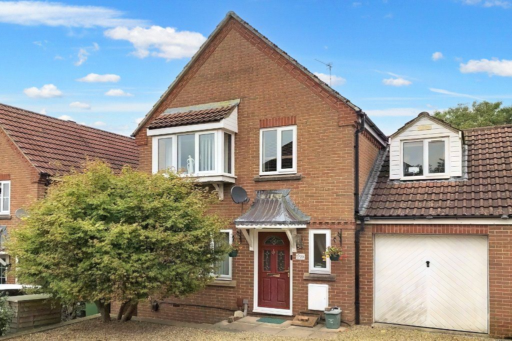 4 Bed Link Detached House For Sale In Oliver Close The Prinnels