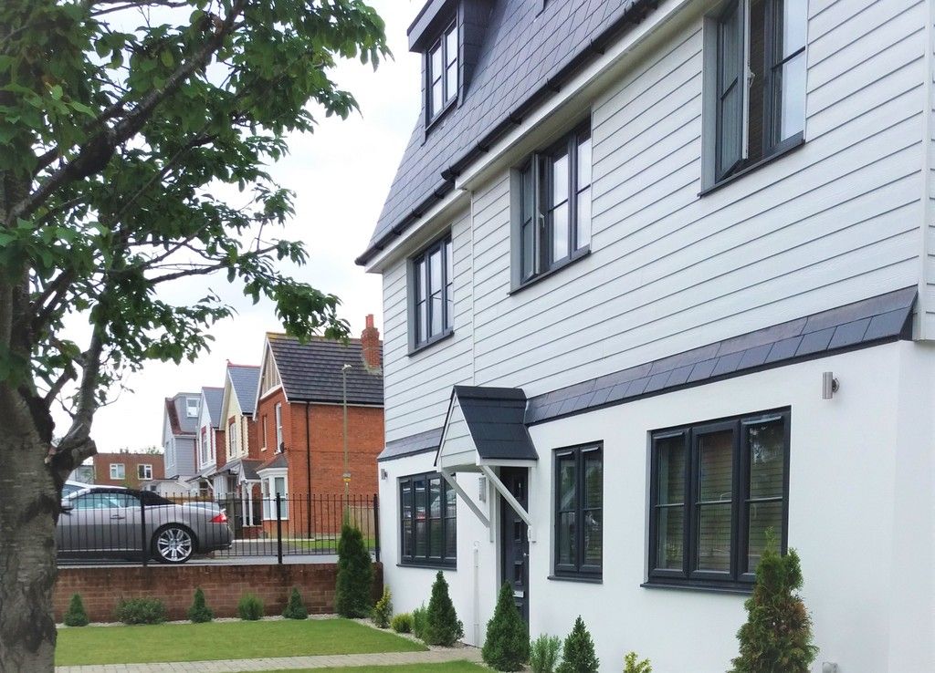 2 bed flat for sale in London Road, Cowplain, Hampshire PO8 - Zoopla