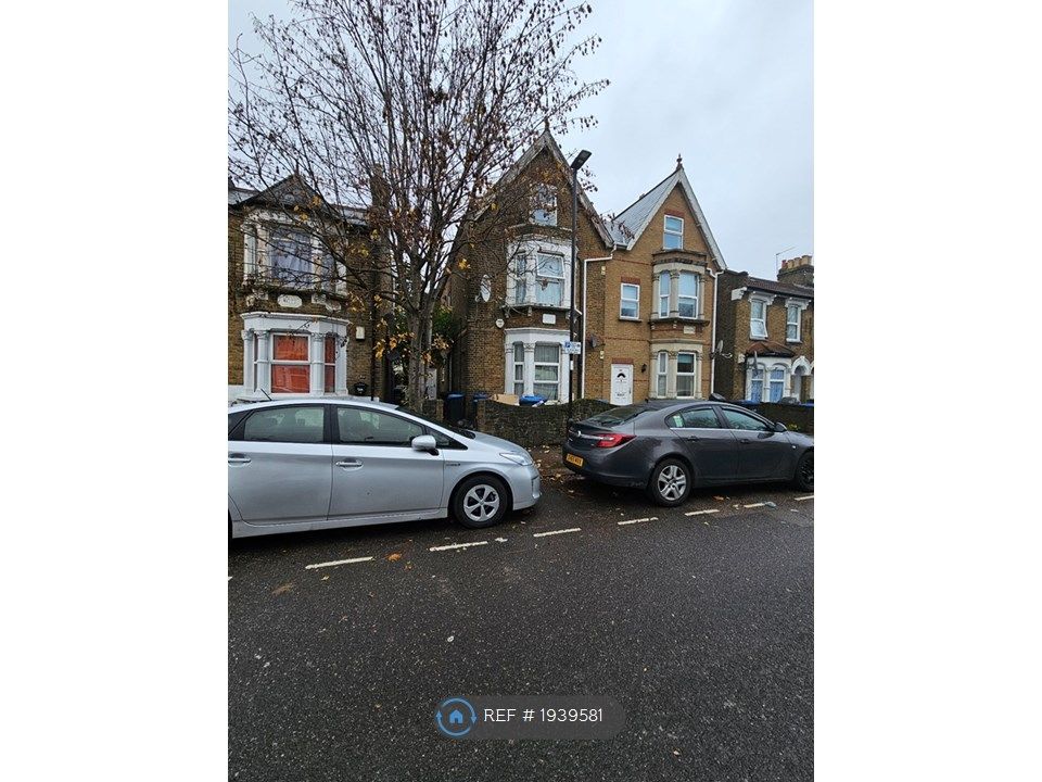 Studio to rent in Fairfield Road, London N18, £1,200 pcm - Zoopla