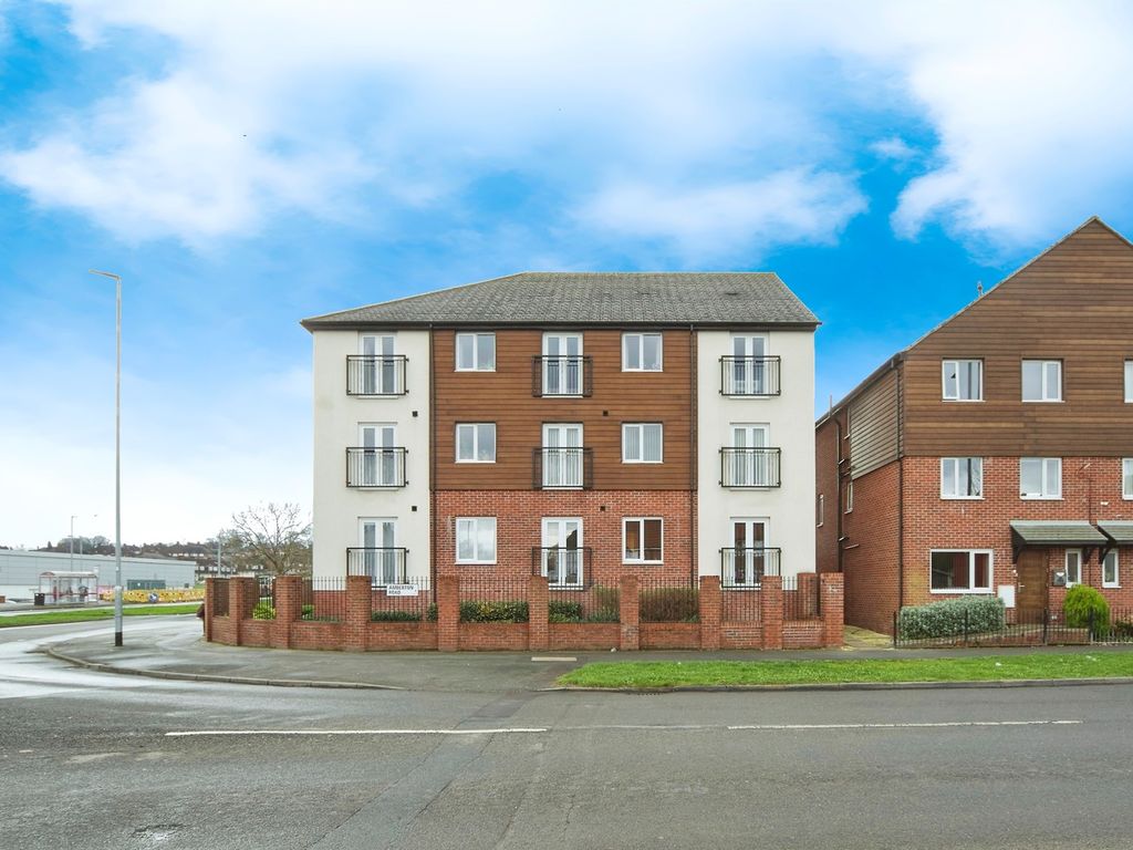 2 bed flat for sale in Oaklands Court, Leeds LS8, £120,000 - Zoopla