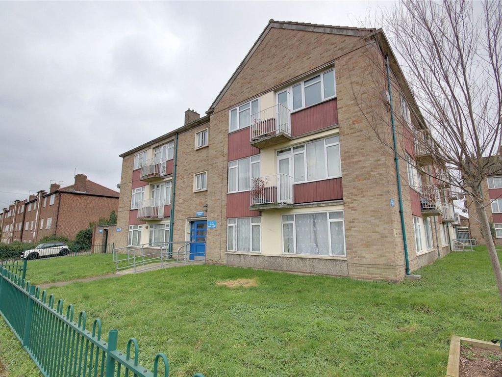 3 bed flat for sale in Hoe Lane, Enfield, Greater London EN3 - Zoopla