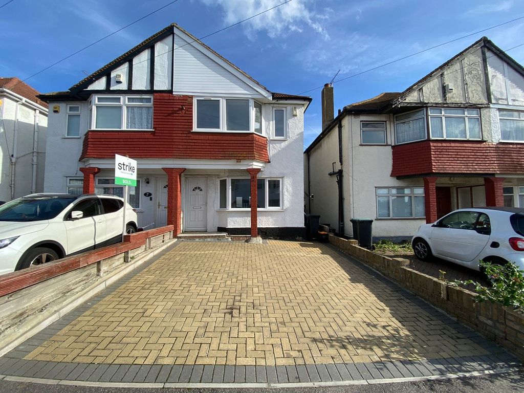 3 Bed Semi Detached House To Rent In Marina Drive Northfleet