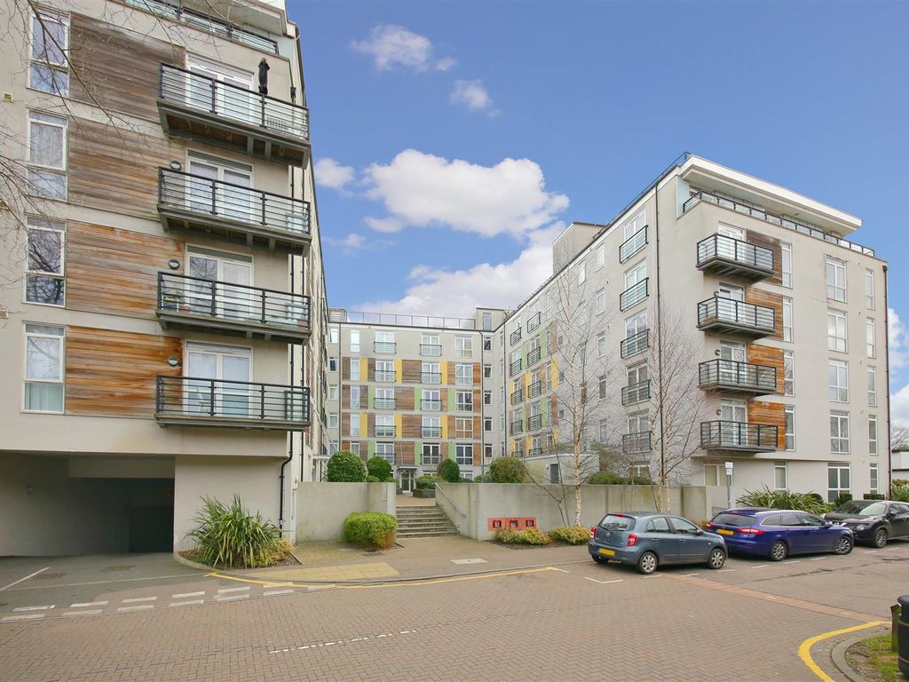 1 bed flat to rent in Foster House, Maxwell Road, Borehamwood WD6, £ ...