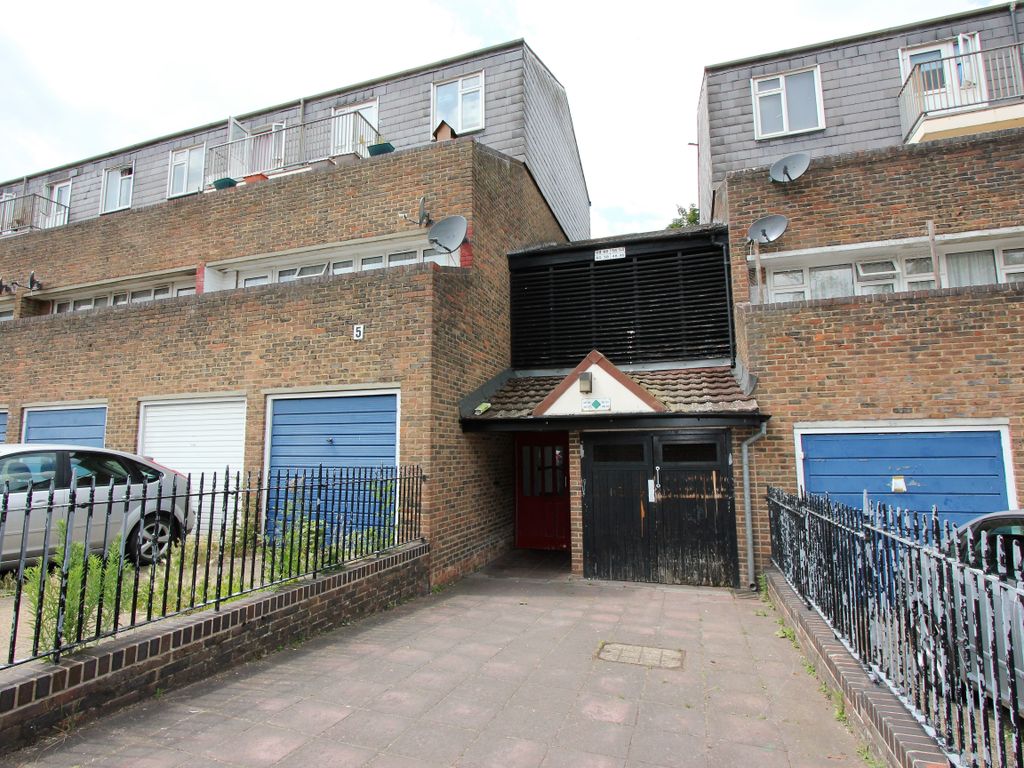 3 Bed Maisonette To Rent In Chieftan Drive Purfleet Rm19 £1 200 Pcm