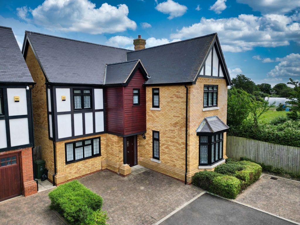 5 bed detached house for sale in Rose Court, Wolverton MK12, £525,000 ...