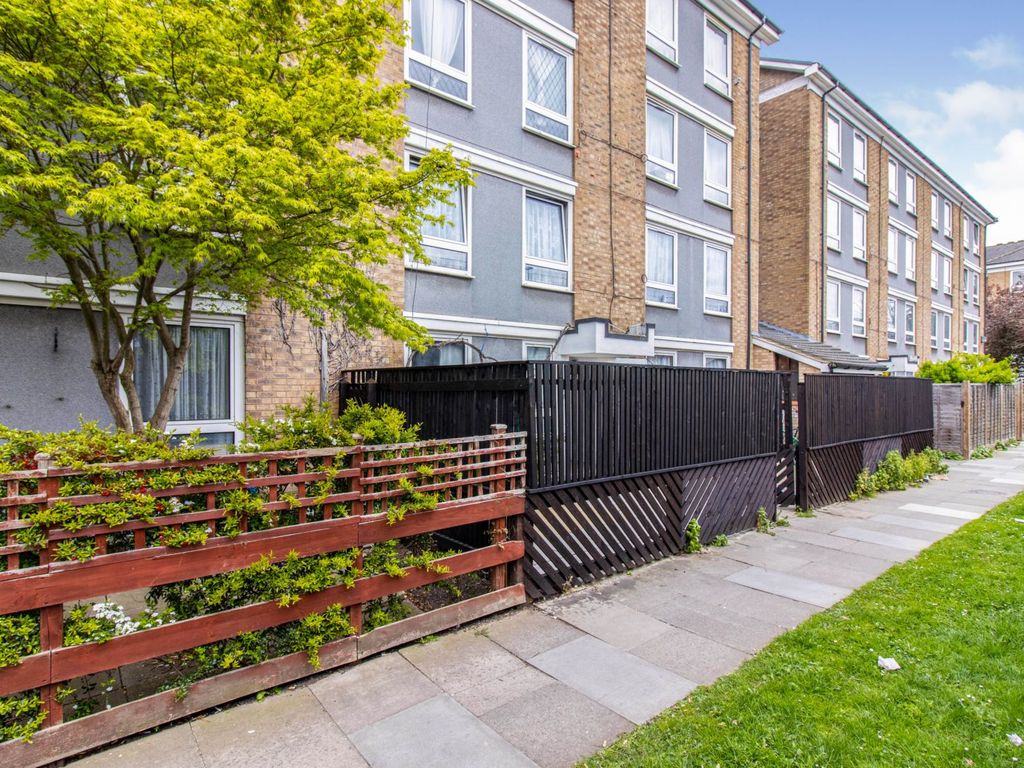3 bed flat for sale in Clem Attlee Court, Fulahm SW6 - Zoopla