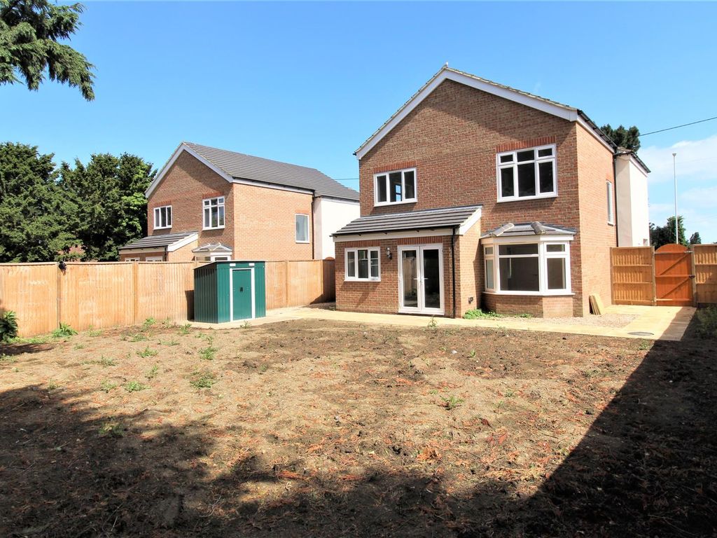 4 bed property for sale in Chequers Road, Minster On Sea, Sheerness ...