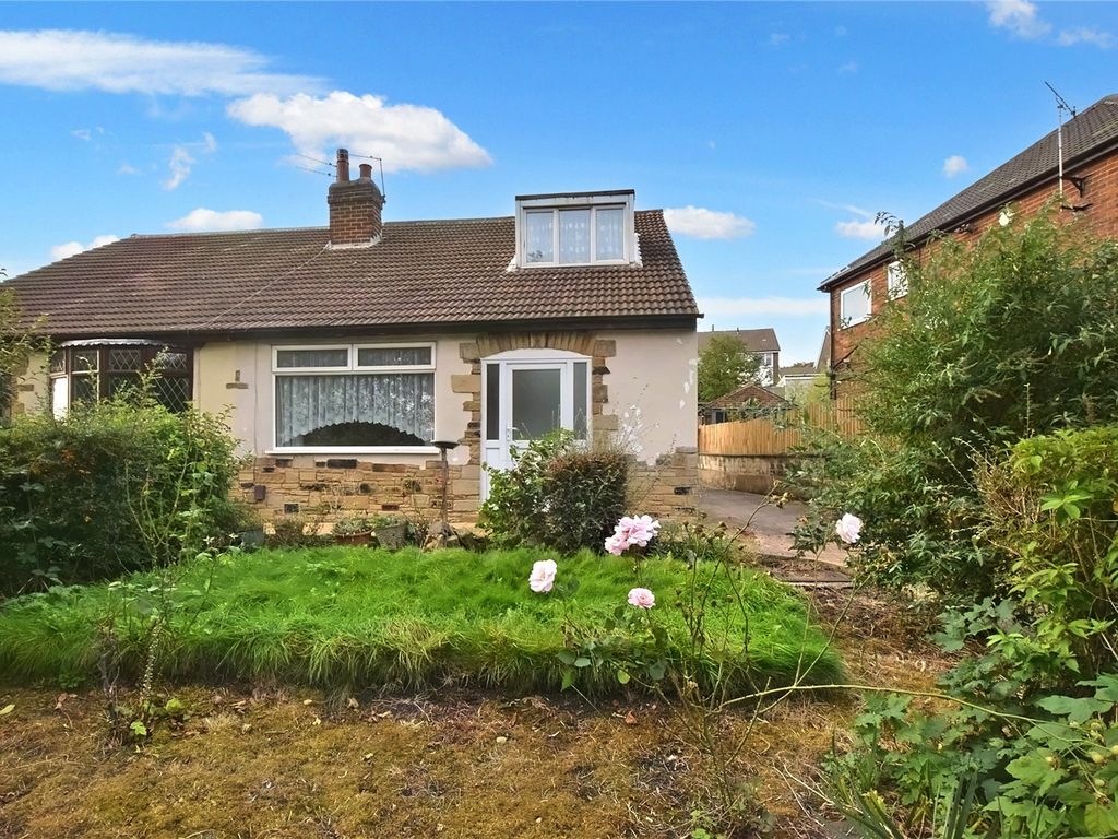 2 Bed Bungalow For Sale In Hill End Crescent Leeds West Yorkshire