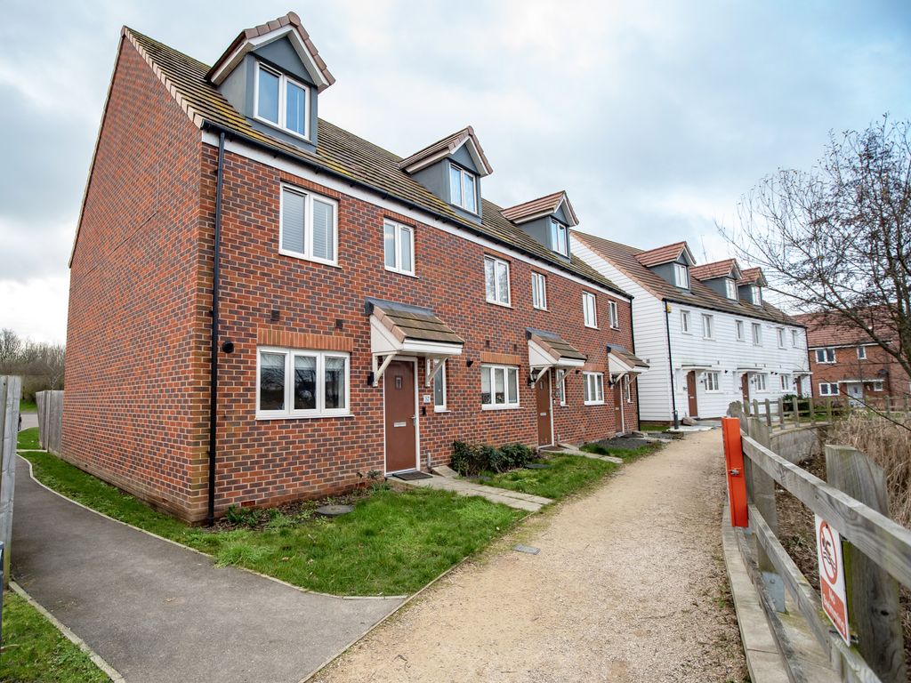 4 Bed End Terrace House For Sale In Ellingham View Dartford Kent Da1