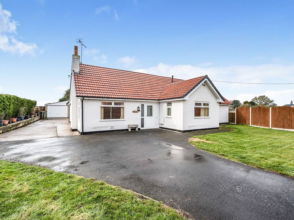 3 bed bungalow for sale in High Street, Walkeringham, Doncaster ...