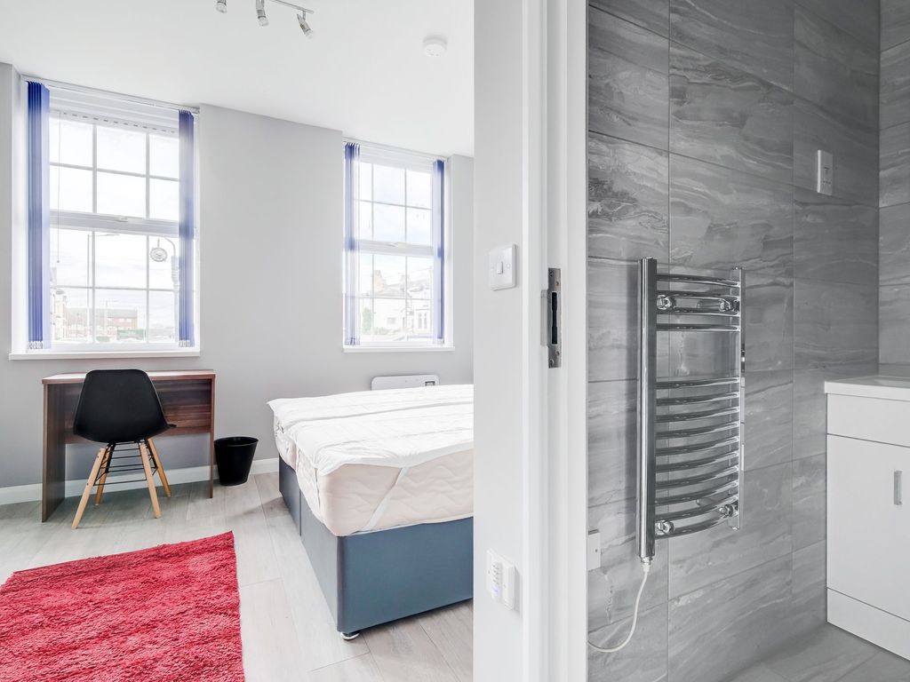 Room to rent in Well Lane, Tranmere, Birkenhead CH42, £550 pcm - Zoopla