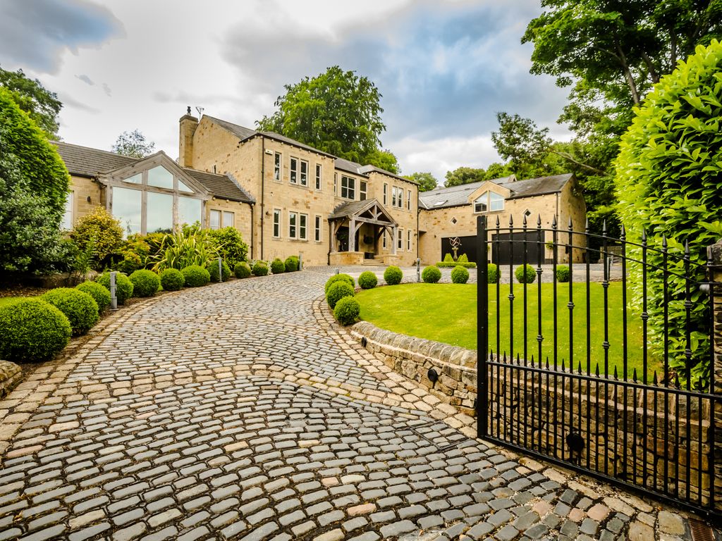 5 bed detached house for sale in St. Helens Gate, Almondbury ...