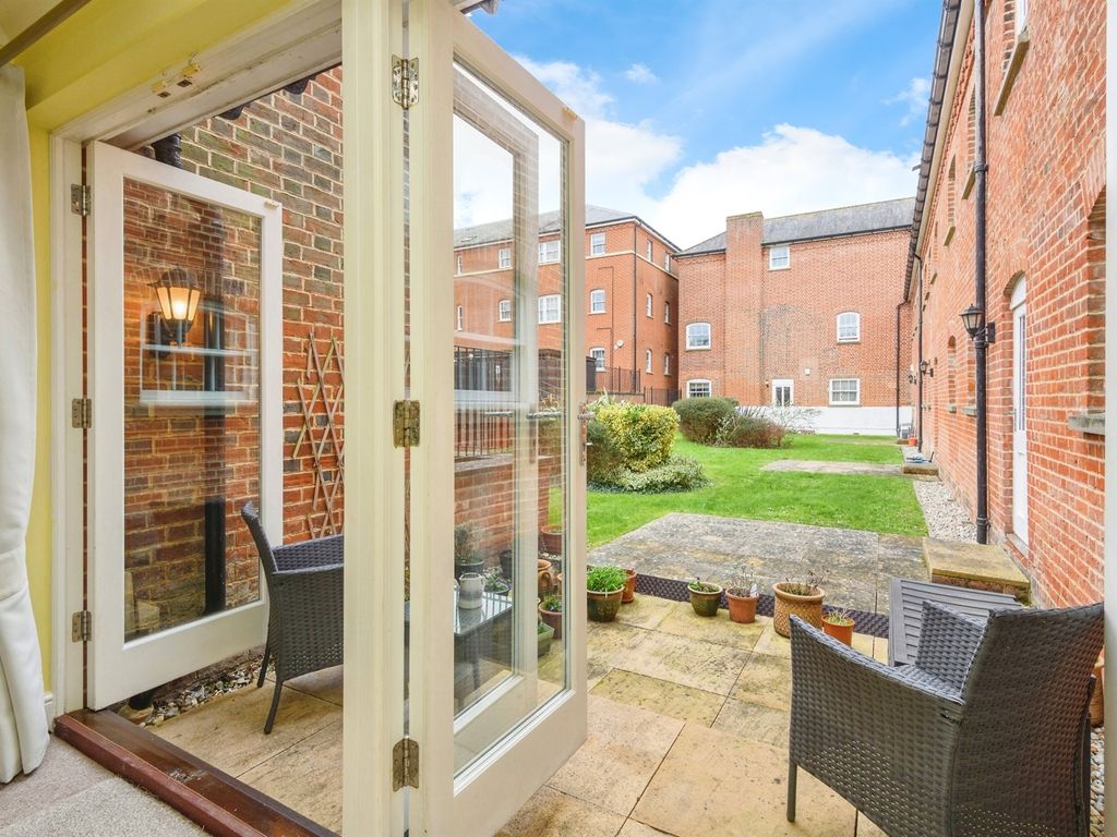 3 bed flat for sale in George Roche Road, Canterbury CT1, £280,000 - Zoopla
