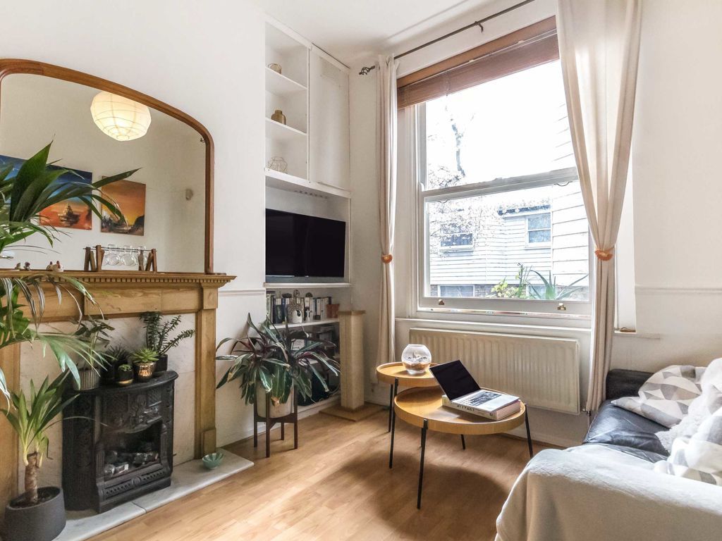 1 bed flat to rent in Clapham Park Road, London SW4, £1,700 pcm - Zoopla