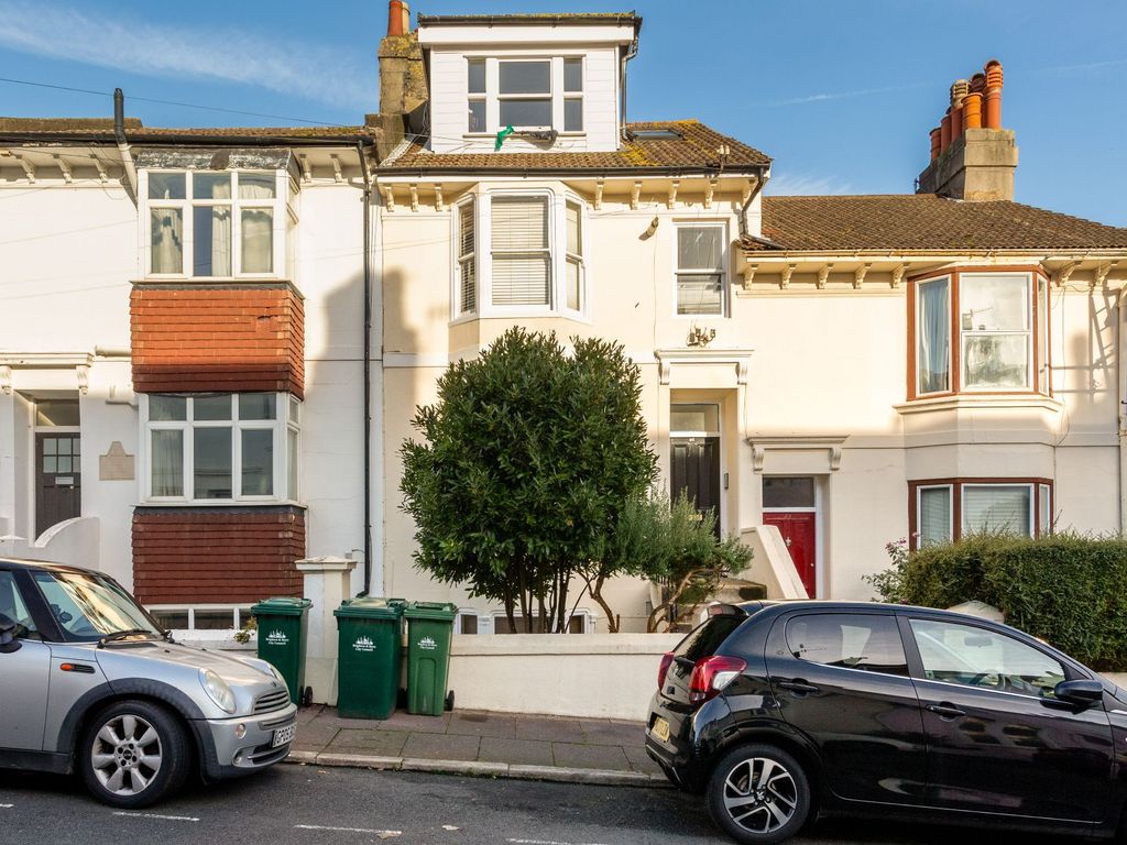 2 bed flat for sale in Hamilton Road, Brighton BN1, £330,000 - Zoopla