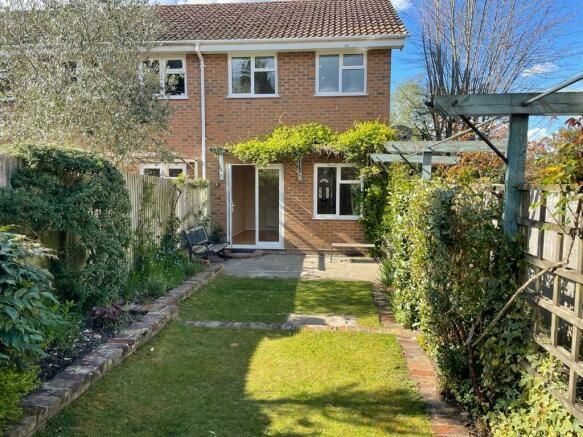 2 Bed End Terrace House To Rent In Miles Place Lightwater Gu18 £1 500