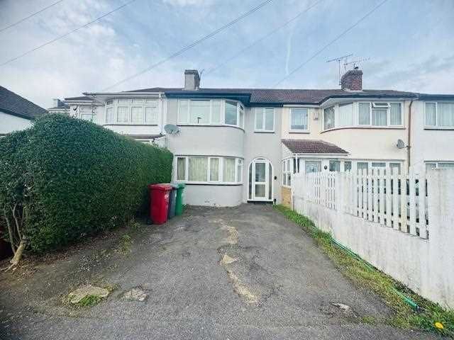 3 bed property for sale in Cornwall Avenue, Slough, Slough SL2, £ ...